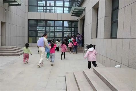【抓党建、整作风、强素质、树形象】反恐演练进校园 警校联动护安全