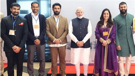 Vijay Devarakonda And Yami Gautam Dhar Meet Pm Narendra Modi See Pics