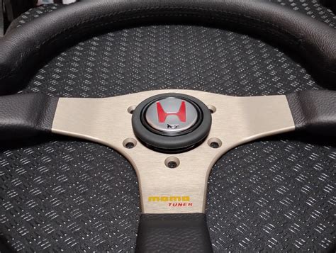 Yahooオークション 即決 美品 正規品 Momo Tuner モモ チューナー 3