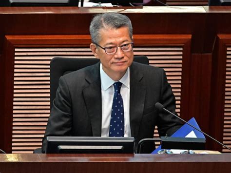 【全民派1萬】議員促盡快派錢 陳茂波：已約銀行界商討壓縮時間 星島日報 Line Today