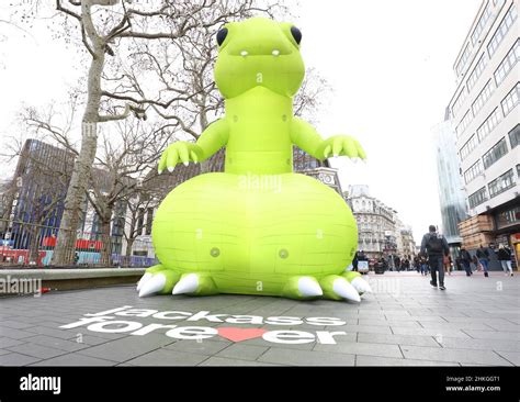 Note Content In Photo A Giant Phallic Looking Lizard Is Inflated In