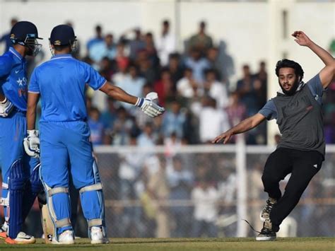 MS Dhoni Worship Continues Despite Stepping Down As Skipper Cricket News