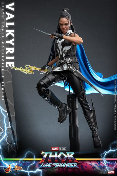 King Valkyrie Mcu Vs Hawk Man Dceu Battles Comic Vine