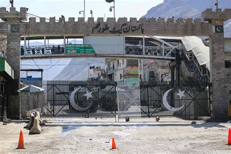 Réouverture du principal poste frontière entre lAfghanistan et le