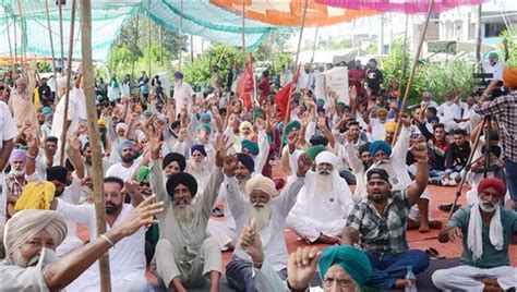 Farmers In Punjab Protest In Front Of Ministers And Mlas Residence