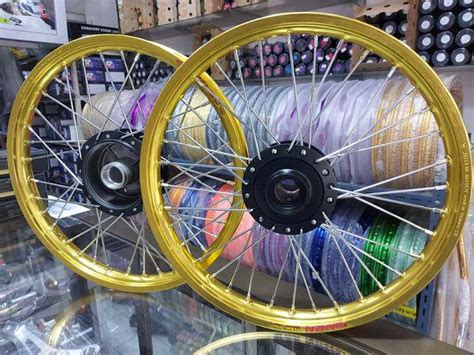 ชุดล้อnova ชุดล้อโนวา วงล้อ อลูมีเนียม ดุมเดิม สีดำใส่รถรุ่น โนวา เทน่า