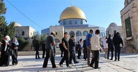 Over 200 Settlers Defile Aqsa Mosque Under Police Guard