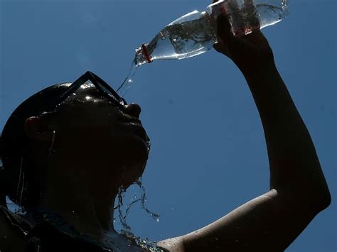 Con Máximas De Hasta 35 Grados En La Región Metropolitana Emiten Aviso