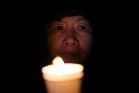 南韓戒嚴｜各地現集會促尹錫悅下台 重現朴槿惠「燭光革命」 畫面 星島日報