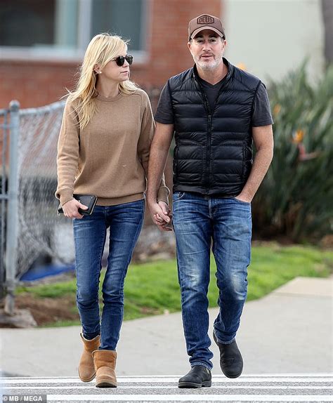 Anna Faris Holds Hands With Beau Michael Barrett On Morning Stroll As
