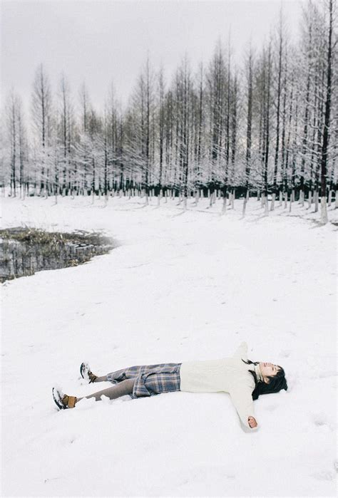 下雪拍照必备10个pose教你摆脱镜头尴尬癌 知乎