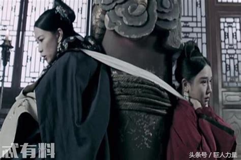 延禧攻略嫻妃被母親一句話點醒 黑化後殺了嘉嬪還狂虐她 每日頭條