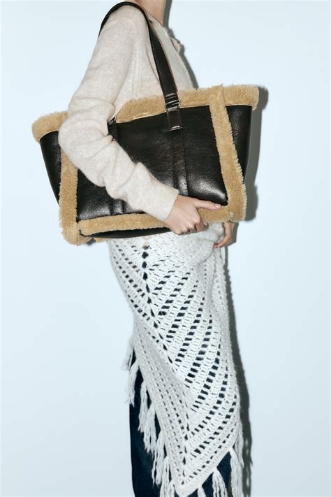 Zara 페이크 시어링 쇼퍼백 페칭