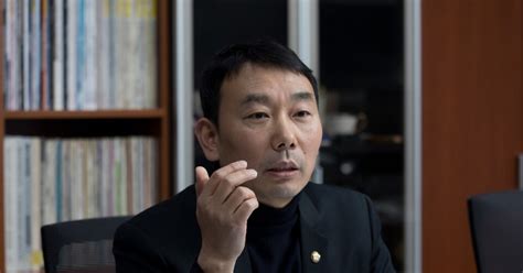 “총리로서 탄핵”vs“통 대행인데”한덕수 탄핵 둔 여야 ‘동상이몽