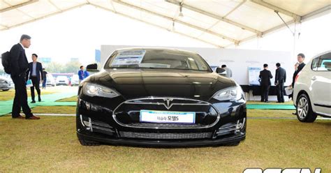 5월 테슬라 모델 S 사망사고 자율주행 모드 첫 사망자 미국 당국 발표