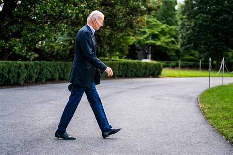 Biden Nears Decision On Canceling 10000 In Student Loans As Allies