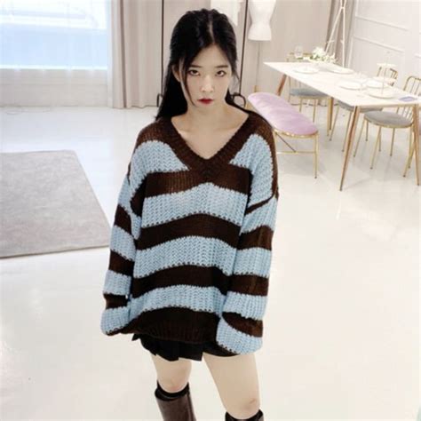 레인블루 스트라이프 단가라 브이넥 하프 루즈핏 긴팔 하찌 배색 니트 2col 위시버킷