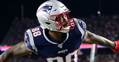 Demaryius Thomas Gets Slight Raise After Rejoining Patriots Cbs Boston
