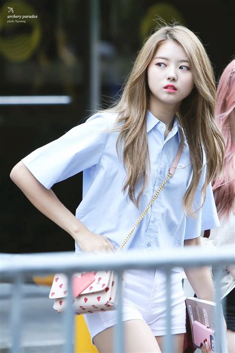 Ioi 스톤 나영 수수한 여대생같이 나온 짤  Mlbpark