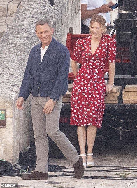 Daniel Craig Kisses French Actress Lea Seydoux On James Bond Set Lea