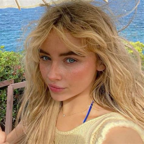 Sabrina Carpenter Em 2025 Atrizes Mulher Loirinha