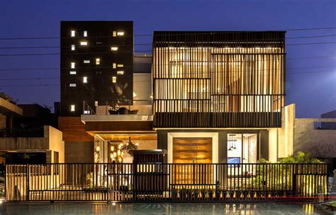A House In Panchkula With Glass Walls And An Elevated Pool Design