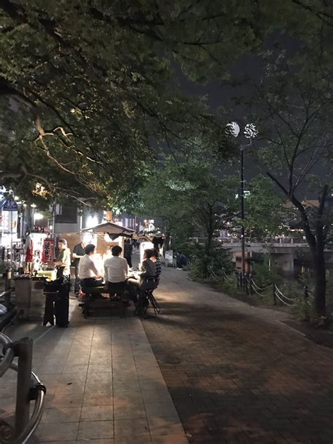 후쿠오카 첫날 나카스 포장마차 기대하고 갔는데 두군데 밖에 열지 않았다 돈키호테 구경하고 테츠나베 라는 교자 맛집에