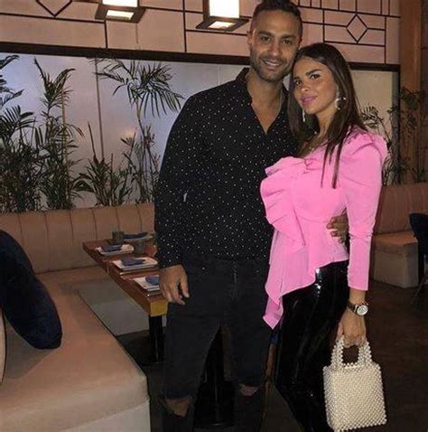 بالصور زوجة كريم فهمي تضج أنوثة يوم ميلادها وهنا الزاهد بالقصير