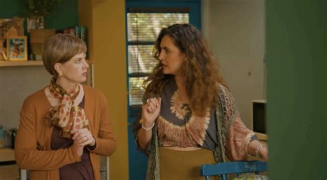 Vyf Vinnige Vrae Vrydag Met Aktrise Mandri Sutherland Rooi Rose