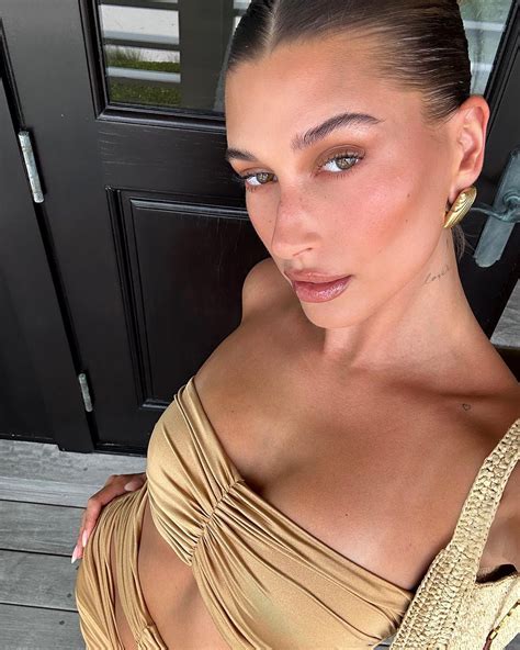 The Viral Latte Makeup Trend Is A New Take On Bronzed Goddess Beauty