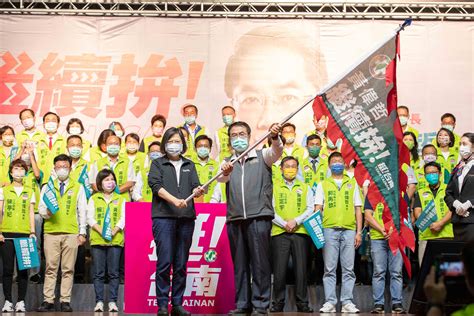 出席黃偉哲百工百業後援會成立 蔡英文：相挺黃偉哲繼續當市長，議員拚過半，台南發展更進步 民主進步黨 綠色執政品質保證