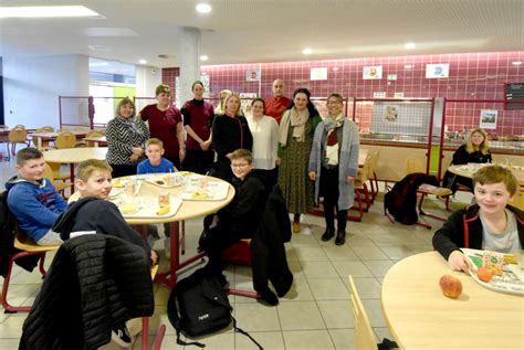 Un Petit Déjeuner Pour Les 6e Mairie De Rives En Seine