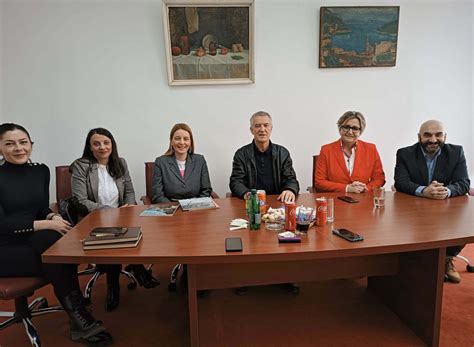 Direktor Nub Bih Dr Ismet Ovčina S Saradnicima U Posjeti Biblioteci Sarajeva Biblioteka Sarajeva