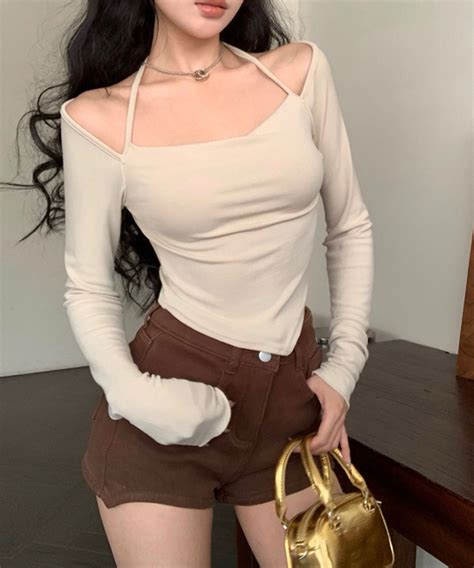 포앤바이앤 홀터넥 오프숄더 섹시 티셔츠 손등덮는 긴소매 단색 솔리드 언발란스 면 캐시미어 보들보들 슬림핏 크롭 긴팔티셔츠