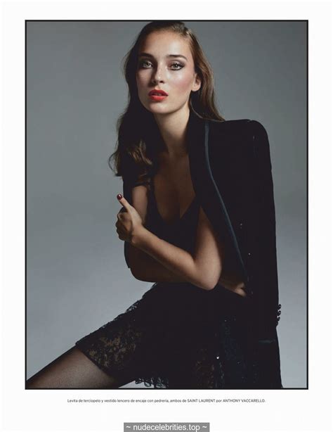 Get 4 Julia Bergshoeff Red Carpet And Runway Links At Freeones