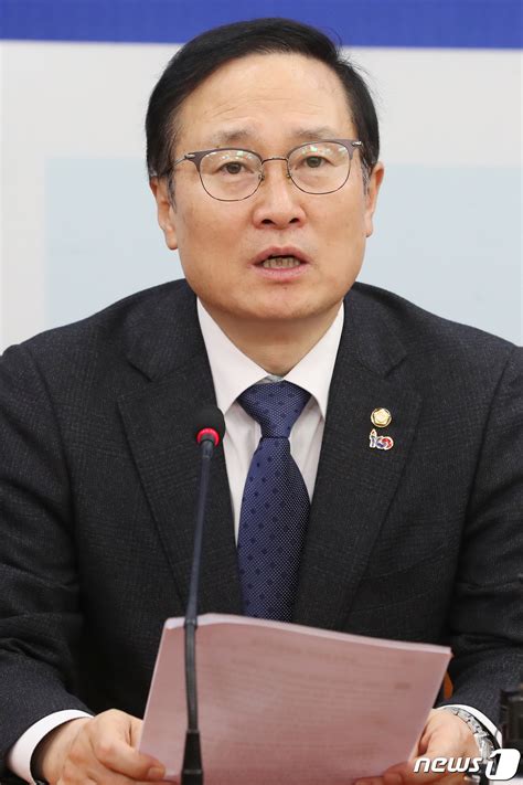 모두발언하는 홍영표 원내대표