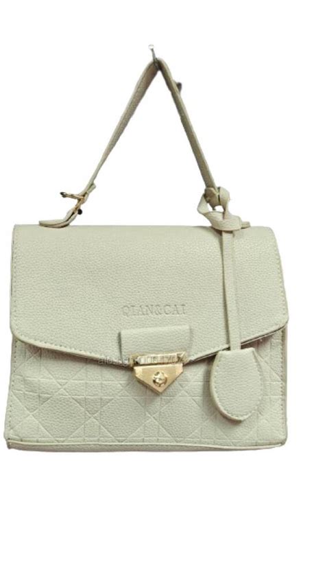 Идеалната практична дамска чанта Аксесоари Варна Материал Висококачествена еко кожа