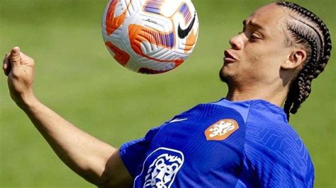 Xavi Simon Pilih Tetap Di PSV Ketimbang Ke Arsenal Atau PSG