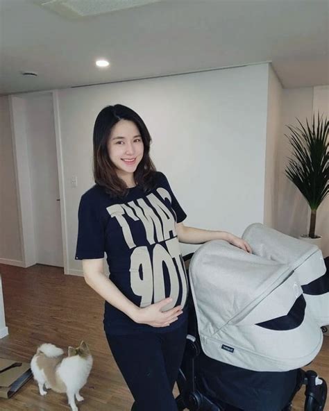 쌍둥이 임신 공현주 오랜만에 ♥금융맨 남편과 커플샷점점 커진 D라인 텐아시아