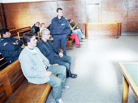 Свидетел срещу Маргините от тайна вила в килия