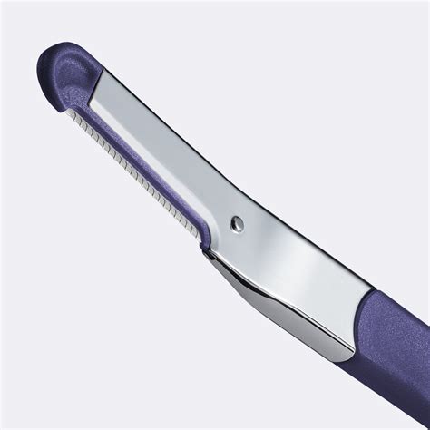 Exfoliate And Smooth Your Skin With Dermaplane Razor Flamingo