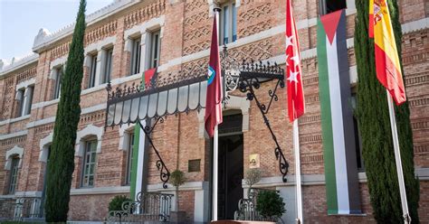 La Casa Árabe Despliega En Su Sede De Madrid Dos Pendones De Palestina