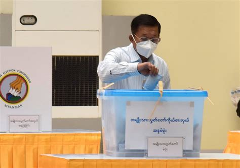 လက်နက်ကိုင်လမ်းစဉ်ကို စွန့်လွှတ်ပြီး နိုင်ငံရေးနည်းလမ်းဖြင့် ဖြေရှင်းက