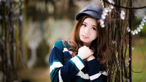 1372340 4k Asian Bokeh Baseball Cap Brown Haired Glance Hands