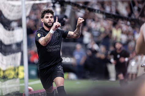 Yuri Alberto Comemora Gol Contra O Santos