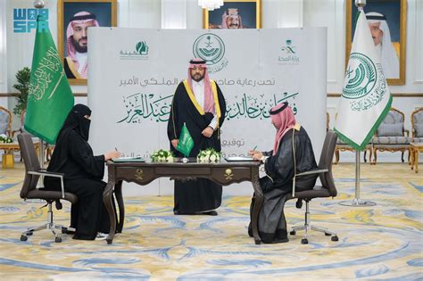 اجتماعي أمير الحدود الشمالية يشهد توقيع اتفاقية تعاون بين الشؤون