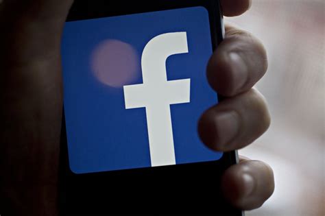 Facebook demande à ses utilisateurs français de noter les médias pour