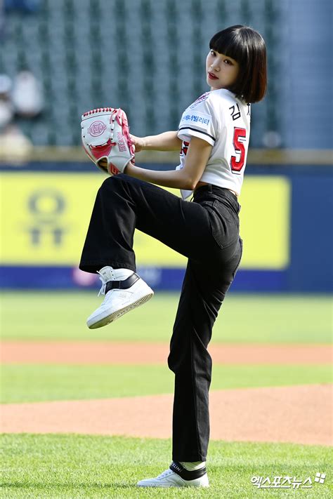 르세라핌 김채원 두산의 승리 요정 똑단발 마틸다[엑s Hd화보]