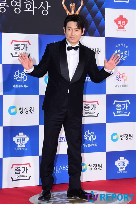 T포토 설경구 꽃중년의 미소