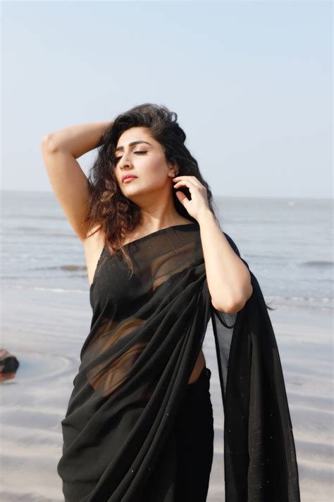 Pin On Anushree Mehta Ekchaturnaar